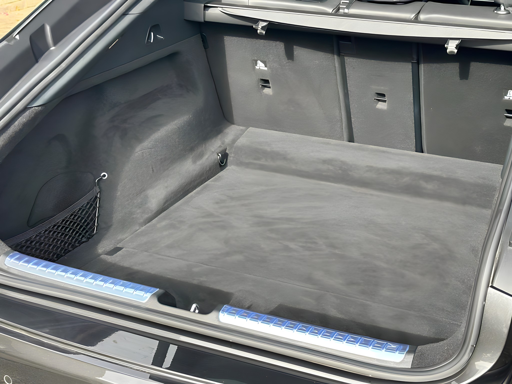 Mercedes Benz EQS - Chauffeur Driven Car Hire Service London